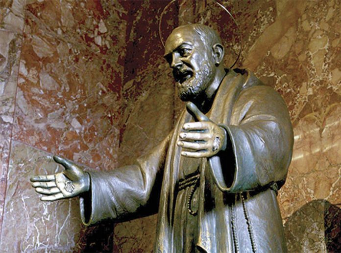 São Pio de Pietrelcina – Um genuflexório, um altar, um confessionário ...